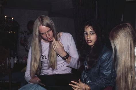 Rick Wakeman With Groupie Lori Mattix 1975 R Yesband