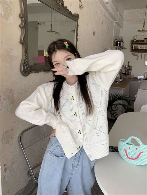 여성 플라워 펀칭 스카시 뜨개자수 물결 루즈핏 가을 니트가디건 아이보리