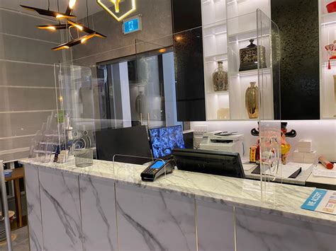 Plexiglass Barrier And Jigsaw Sneeze Guard Shields Vancouver