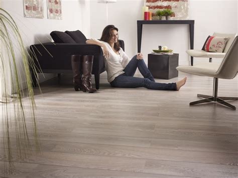 Серый ламинат в интерьере