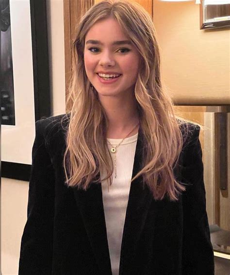 𝙄𝙨𝙖𝙗𝙚𝙡𝙡𝙖 𝙎𝙚𝙧𝙢𝙤𝙣 Isabella Hair Young Celebrities