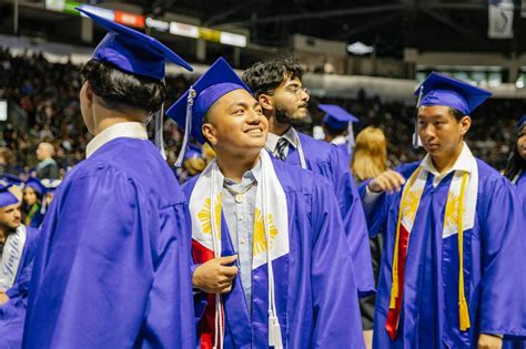 Kent High School Graduates Fill Up Showare Center Photos Kent Reporter