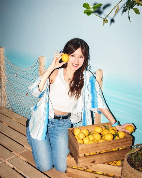 Myrilla 李文意 Ah My🦋 實現我夏天穿長牛仔褲的願望🩵🫧👖 ♬¸¸𝓵𝓮𝓽𝓼 𝓫𝓮 𝓪 𝓬𝓸𝓸𝓵 𝓴𝓲𝓭¸¸♫ Levisperformancecool Levis超涼感