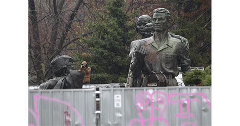 Правилно ли съдът спря демонтажа на Паметника на съветската армия Обзор