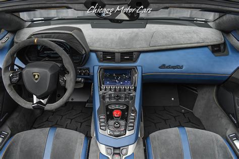 Lamborghini Aventador Roadster Interior