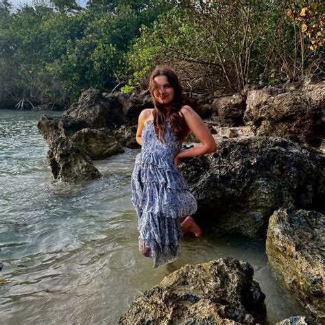 Natalie Ostrom Natalie Ostrom • Threads Say More