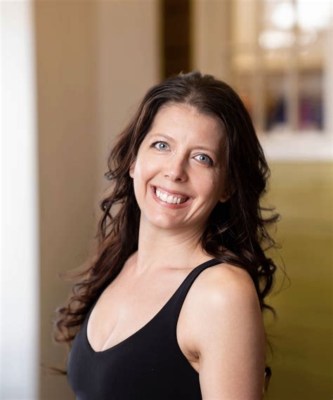 Teshia I — MÖv Hot Yoga