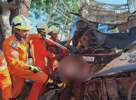 မင်းလှ မင်းဘူး ကားလမ်းတွင် ယာဉ် ၁ စီး အရှိန်မထိန်းနိုင်ဘဲ သစ်ပင်အား ဝင်တိုက် ယာဉ်ပေါ်ပါ ၃ ဦး