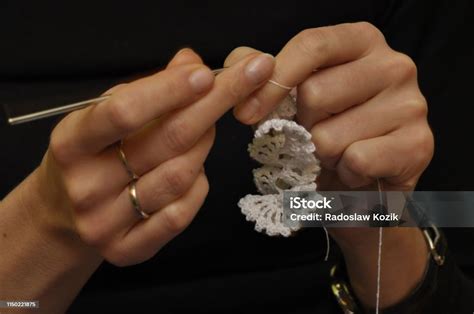 손으로 만든 장식 테이블 보 커튼 코 튼 실을 사용한 크로 셰 뜨개질과 정밀한 로봇 공예에 대한 스톡 사진 및 기타 이미지 공예 기술 다이어그램 Istock