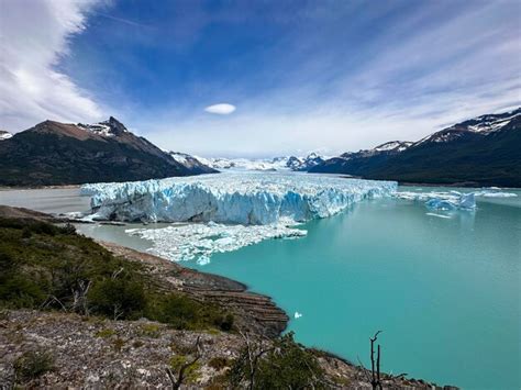 Premium Photo Efficient Material Discharge Crane Unloading Operations In Action