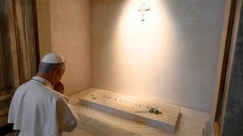 Pope Leo Visits The Tomb Of Pope Francis Rva