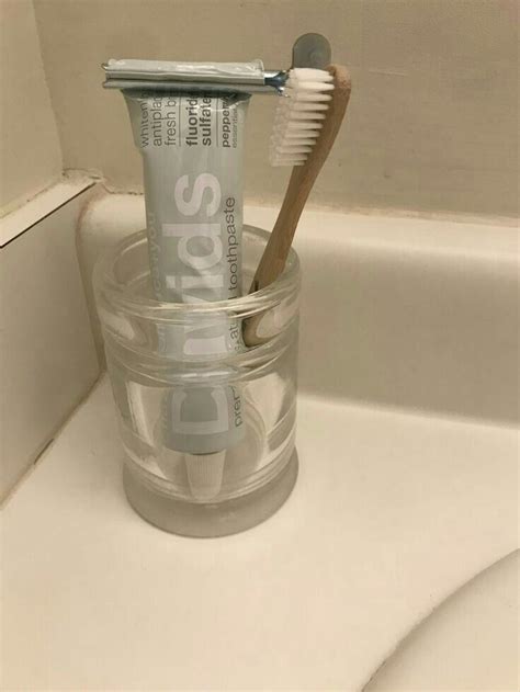 Pin By Yamii On Pertenencias Brushing Teeth Toothpaste Teeth Aesthetic