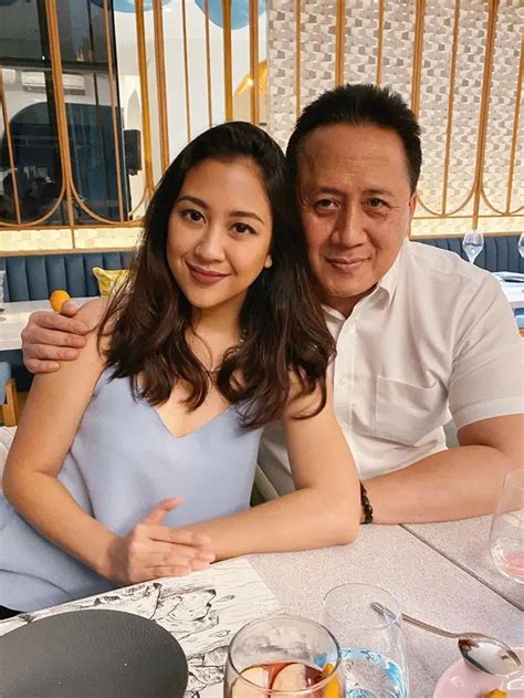 6 Potret Kebersamaan Triawan Munaf Dengan Sherina Hot