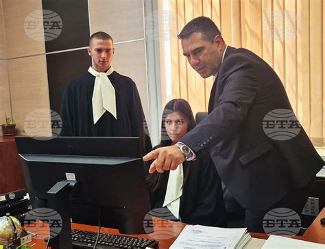 Гимназисти от Хасково участваха в инициативата „Председател на съда за един ден“ Утро