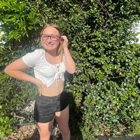 Emma Beebe Emmabeebe • Instagram Photos And Videos