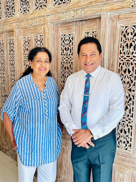 Sudesh හෙළ සිනමාවේ කිසිදා පර නොවෙන ආකාස කුසුම ආදරණීය මාලනී අක්කා අපි ඇයට හදවතින්ම ආමන්ත්