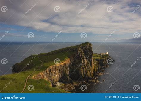 Onweerswolkenbroodje Door Neist Point Vuurtoren Redactionele Stock