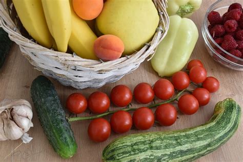 테이블 위의 바구니에 있는 과일과 채소의 높은 각도 보기 0명에 대한 스톡 사진 및 기타 이미지 0명 건강한 식생활 과일 Istock