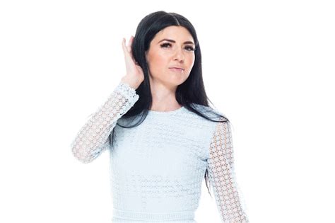 2029세의 성인 미모의 젊은 여성 여성 앞에 서 있는 1 인 웨스트 업은 듣는 시원한 태도 20 29세에 대한 스톡 사진 및 기타 이미지 Istock