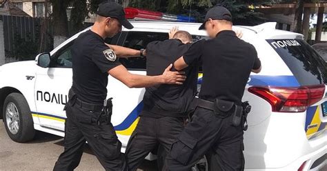 Які повноваження надано поліцейським на час дії воєнного стану аналіз адвокатів