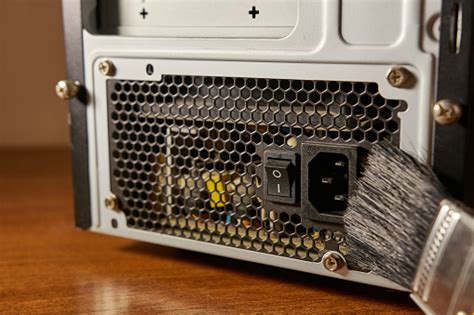 컴퓨터 케이스 그릴의 먼지 오염 Pc 관리 및 청소 Cpu에 대한 스톡 사진 및 기타 이미지 Cpu Usb 포트 근거리 초점 Istock