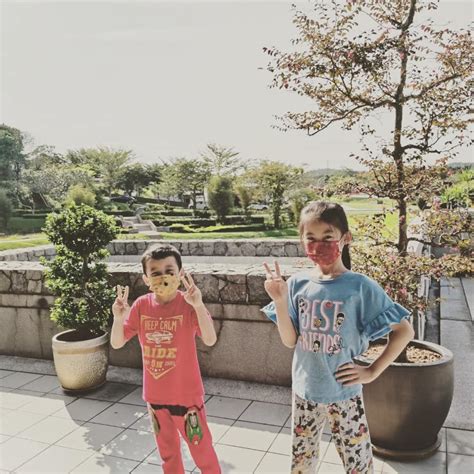 V2 Fun Learning 拜祭爷爷 拜祭嫲嫲 V2funlearning Siblings