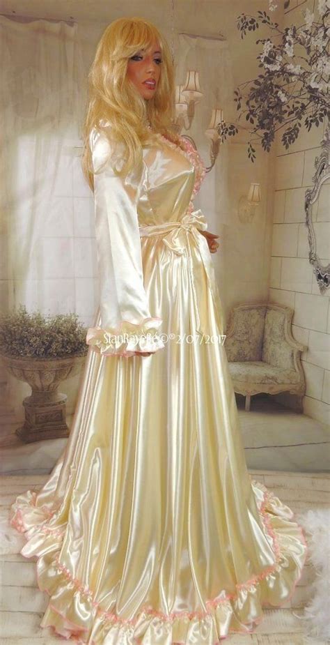 Pin By Jens Meier On Gold Mode Satin Dressing Gown Silk Satin Dress
