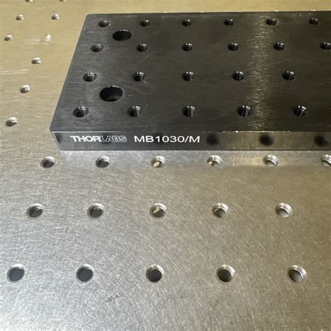 Thorlabs Mb1030 M Aluminum Breadboard 100 Mm X 300 Mm Used