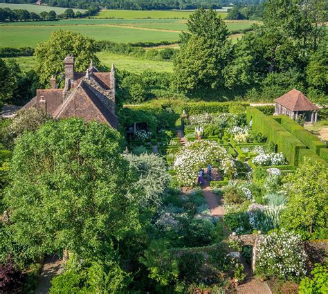 Elysian Magazine The White Garden Sissinghurst Castle