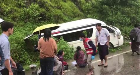 မြဝတီ ကော့ကရိတ် အာရှလမ်းတွင် မှန်လုံကားမှောက်ပြီး ခရီးသည်အချို့ ဒဏ်ရာရ