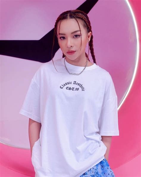 ស្មានកើតអី តន់ ចន្ទសីម៉ា ចេញច្រៀងនៅក្រៅម្ដងនេះ ផ្អើលមនុស្សចោមរោមដូច ស្រ មោច មានវីដេអូ