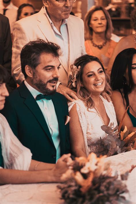 무료 이미지 표정 공식적인 마모 행사 소송 노랑 의식 혼례 장난 우정 결혼식 피로연 턱시도 미소 행복 파티 사진술 웨딩 드레스 겉옷 웃음