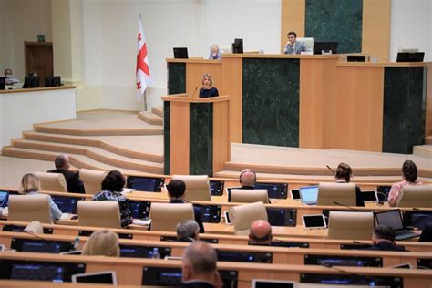 ომბუდსმენმა პარლამენტში ადამიანის უფლებების შესახებ 2020 წლის ანგარიში წარადგინა Civil Georgia