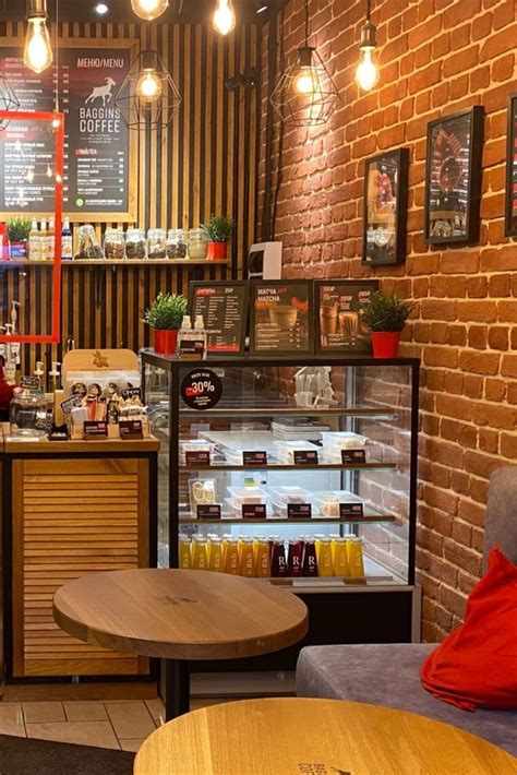 Уютная кофейня Baggins Coffee в стиле Grunge Cafe Interior Design