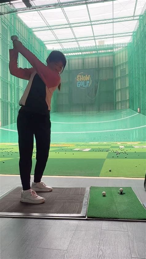 Youn Eunjeong 약간씩 오른쪽으로 휘어지는 볼이 신경쓰였는데 프로님이 나 살짝 아웃인이라고 하셔가지고 깍아치지