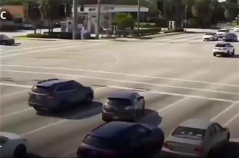 Zahra Irandegani On Linkedin گر نگهدار من آن است که میدانم شیشه را در