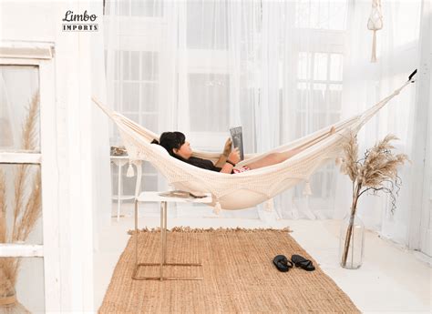 Cozy Boho Living Room Indoor Hammock Decor Idea You'll Love – Limbo ...