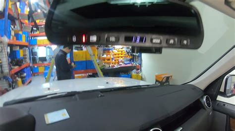 랜드로버 디스커버리4 차량의 화이트 타입 듀얼 하이패스룸미러를 설치한 영상입니다 이외의 룸미러 고장수리 수신모듈 오류수리등의 다양한 As 수리도 가능합니다 Youtube