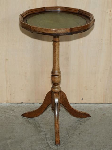 Grüner Vintage Dreibein Beistelltisch Aus Leder Von Bevan Funnell England 2er Set Bei Pamono