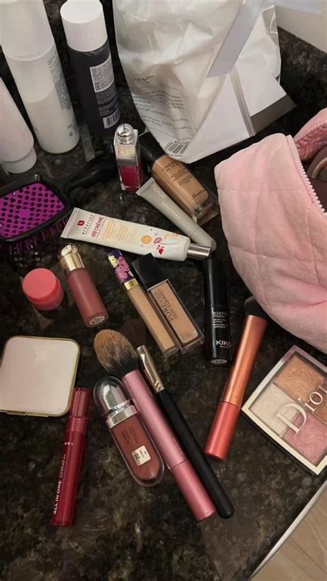 Makeup Essential Makeup Routine Makeup Essentials Simple Makeup