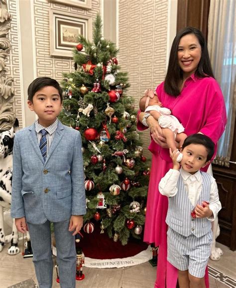 Photo Gallery ส่องบ้านคนดังตกแต่งต้นคริสต์มาส รับเทศกาลแห่งความสุข