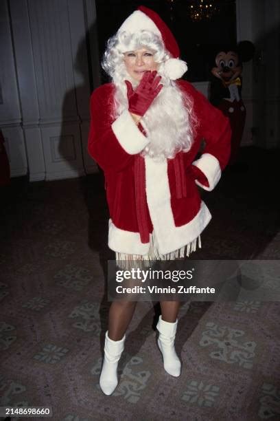3323 Angie Dickinson Photos And High Res Pictures Getty Images