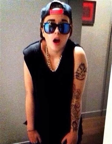 Katy Perry Dresses As Justin Bieber