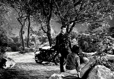 Kissing Gifs Popsugar Love Sex