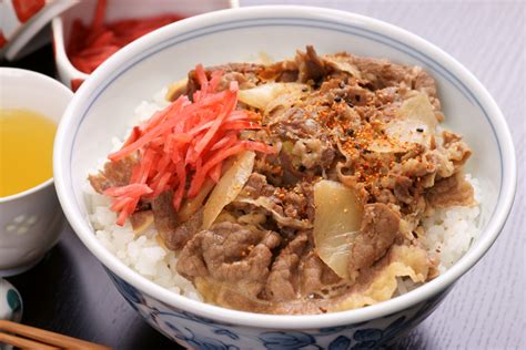 吉野家松屋すき家の牛丼丼ものメニューをカロリーが低い順に つずつ紹介食事管理やダイエットの参考に 大きいサイズのメンズメディア L Life エルライフ マガジン