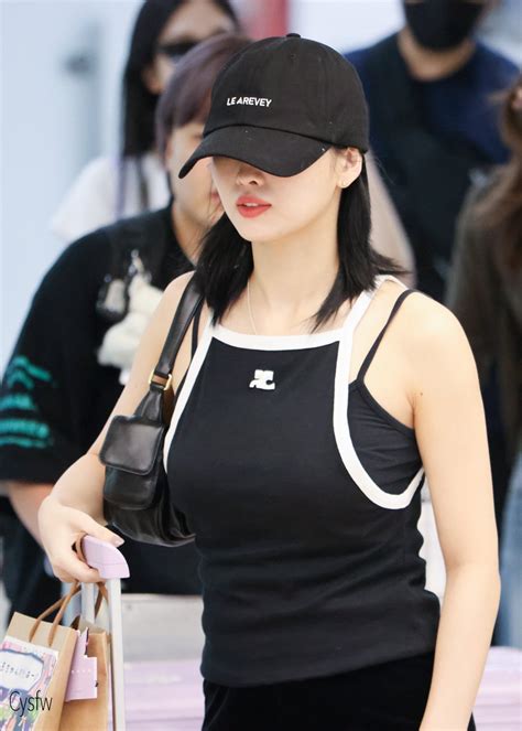 Momo R Momo