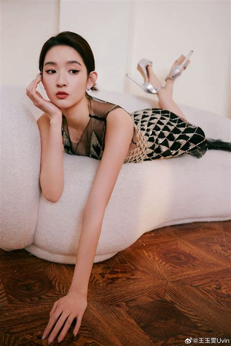 China Entertainment News Qin Lan Poses For Photo Shoot