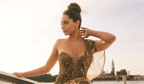 Özge Özacar Rcelebritylookalikes