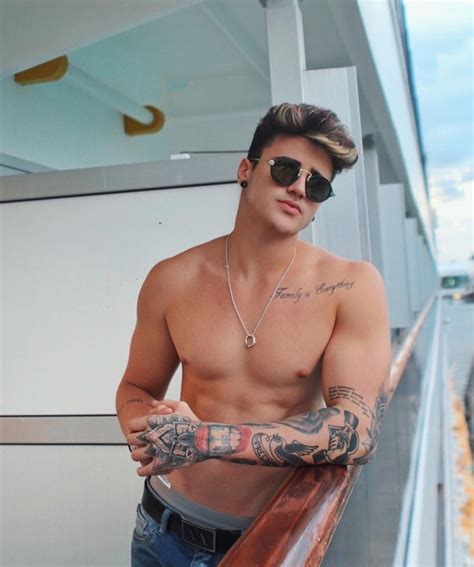 Pin De Amol Warathe Em Alex Mapeli Moda Masculina Moda Alex Mapeli