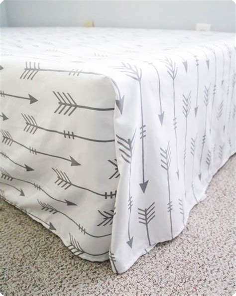How To Make A Bed Skirt From A Flat Sheet Diy Bed Skirt How To Make